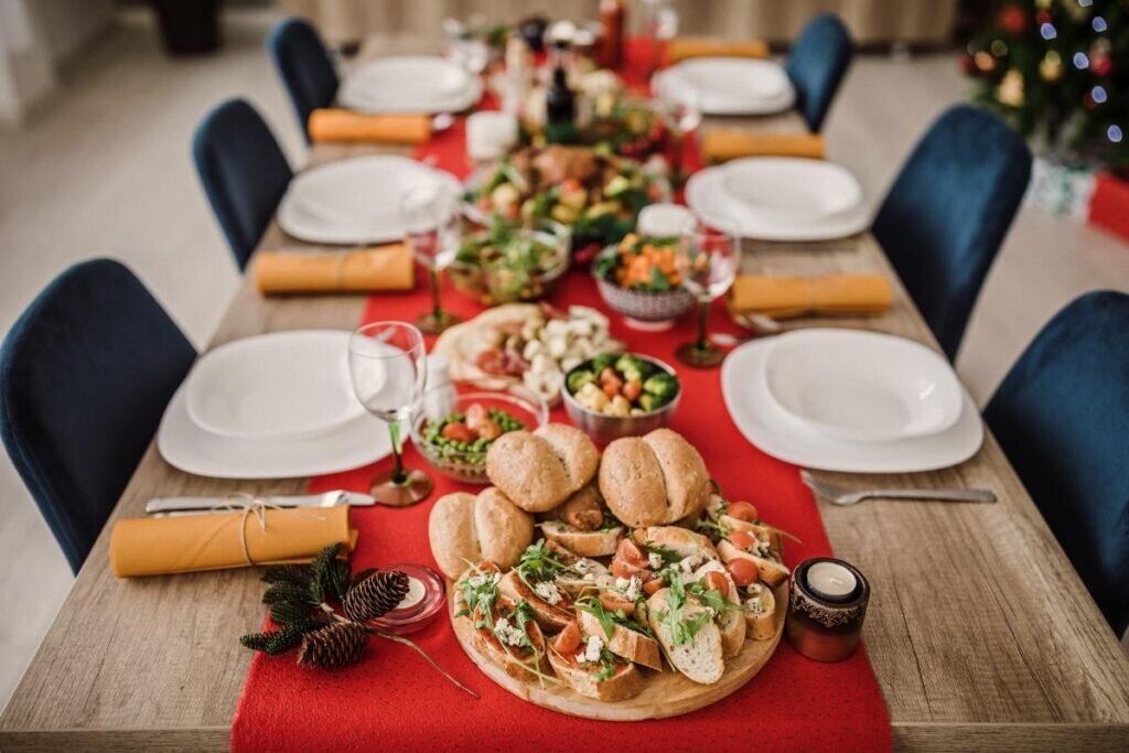 Decoração de mesa posta para Natal: veja 4 ideias para aplicar