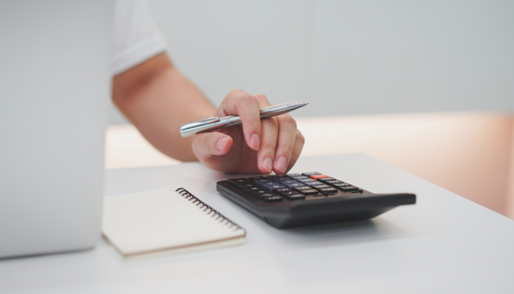 Empresa em um processo de falência deve ou não pagar suas dívidas?